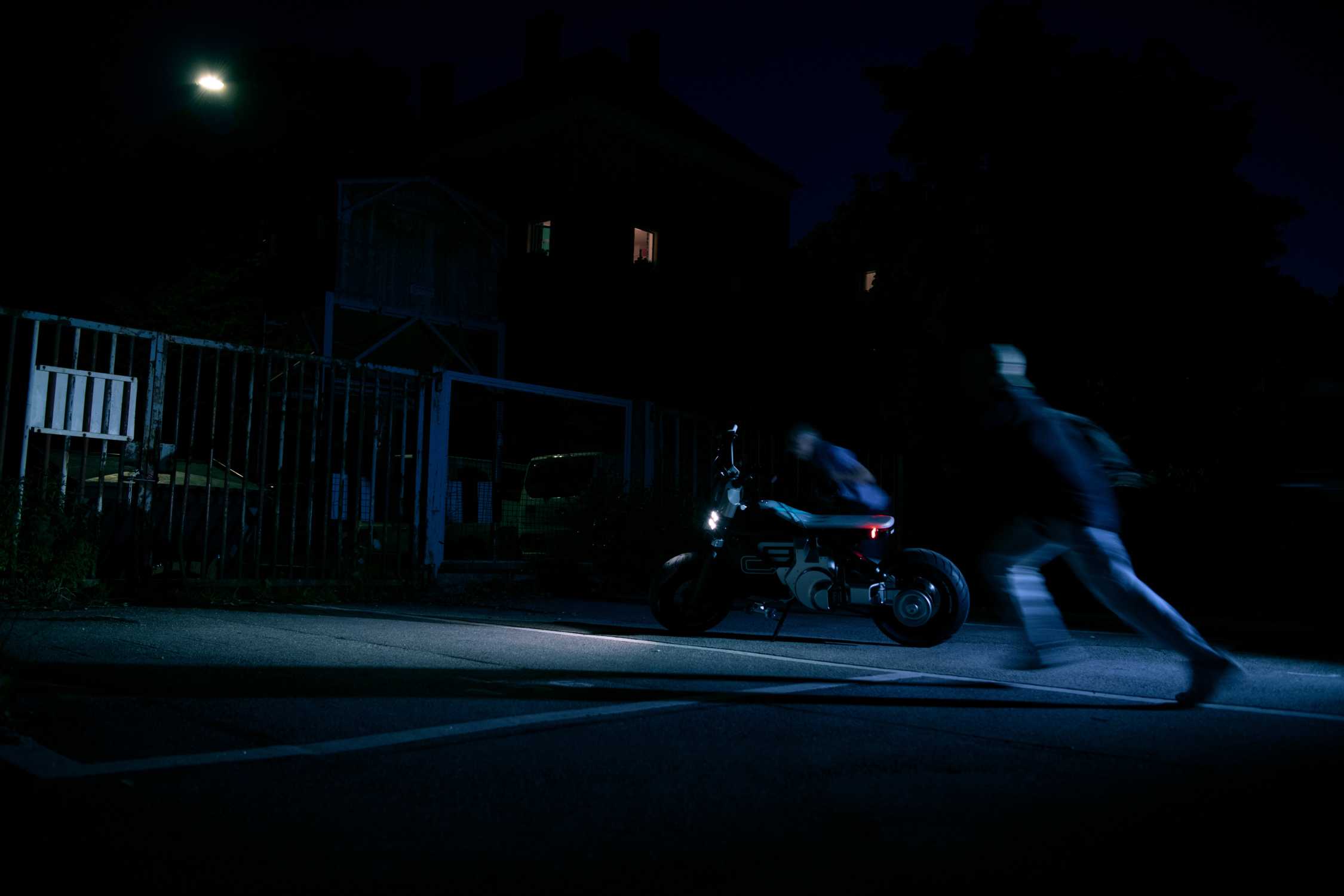 BMW Motorrad Concept CE 02. Alive Artwork (09/2021).