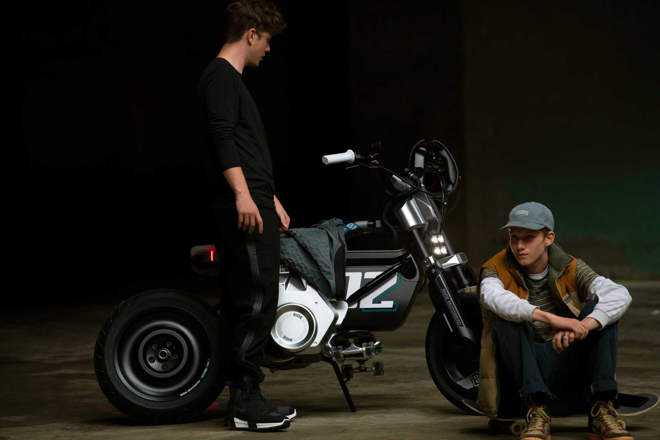 BMW Motorrad Concept CE 02. Alive artwork (09/2021).