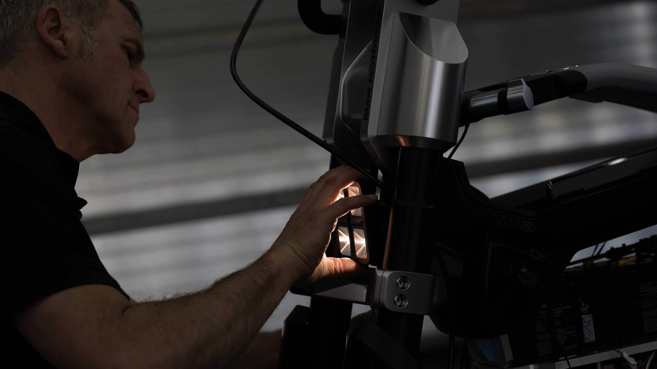 BMW Motorrad Concept CE 02. Design process (09/2021).