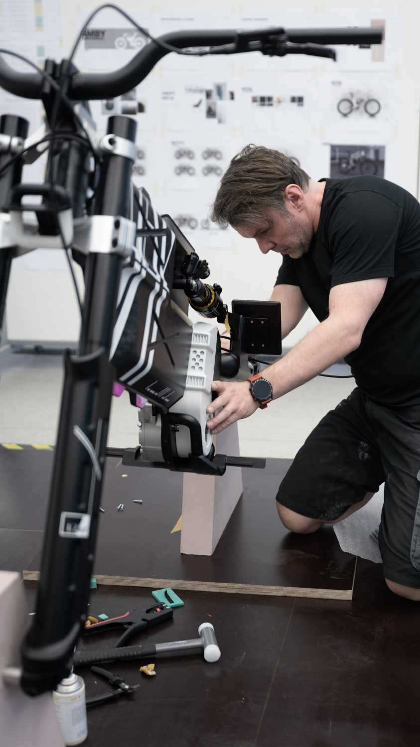 BMW Motorrad Vision AMBY. Design process (09/2021).