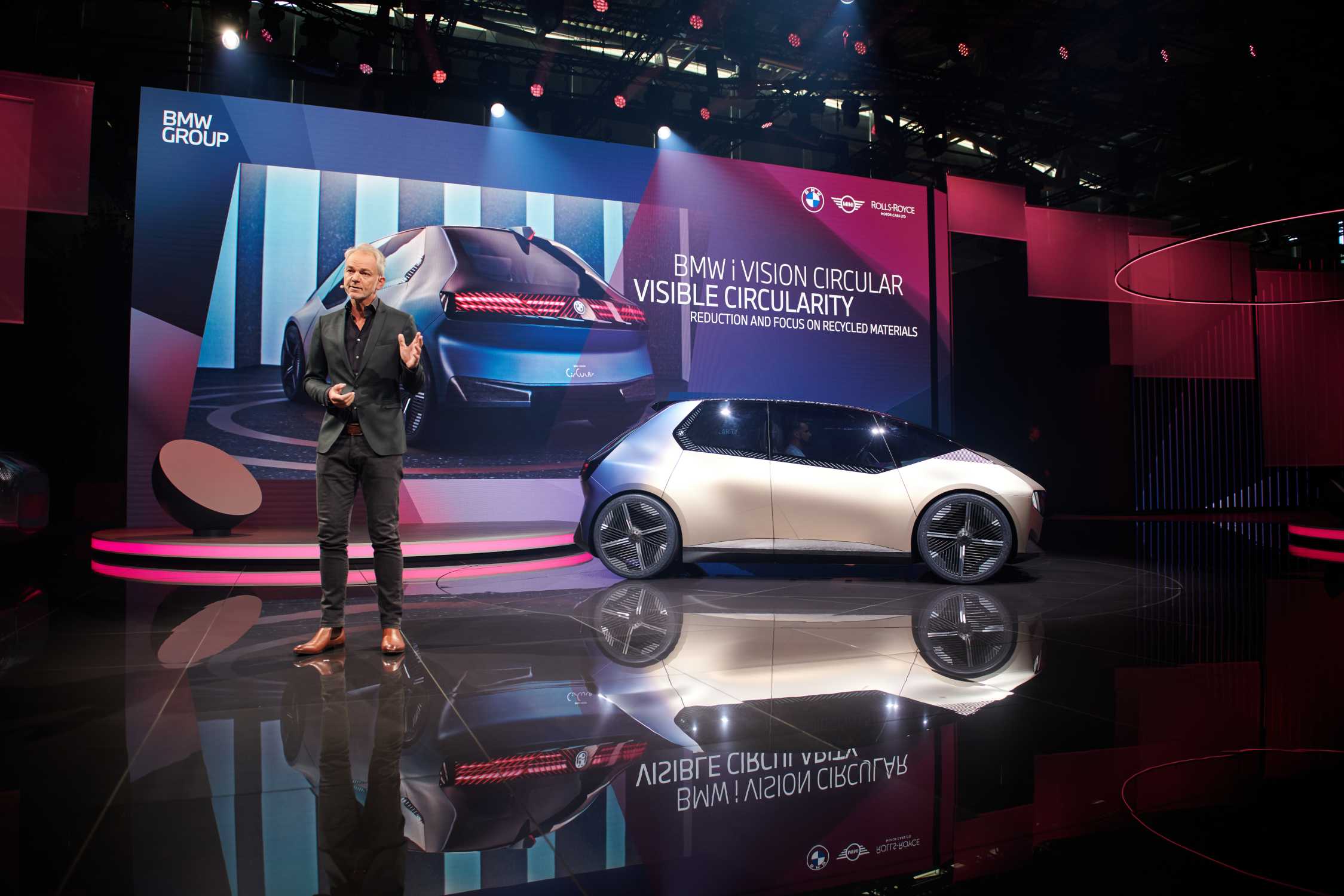 BMW Group auf der IAA Mobility 2021, Adrian van Hooydonk, Leiter BMW ...