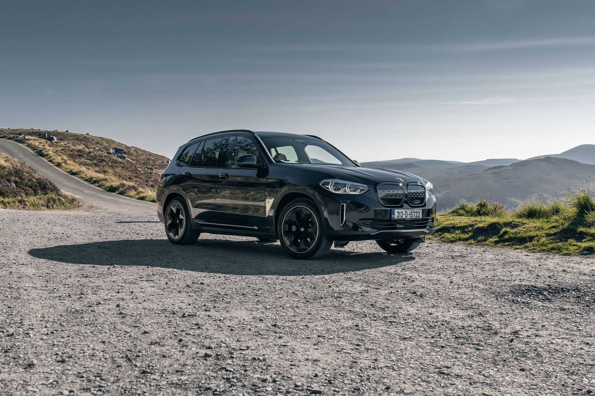 The New BMW iX3 Premiere Edition (09/2021)