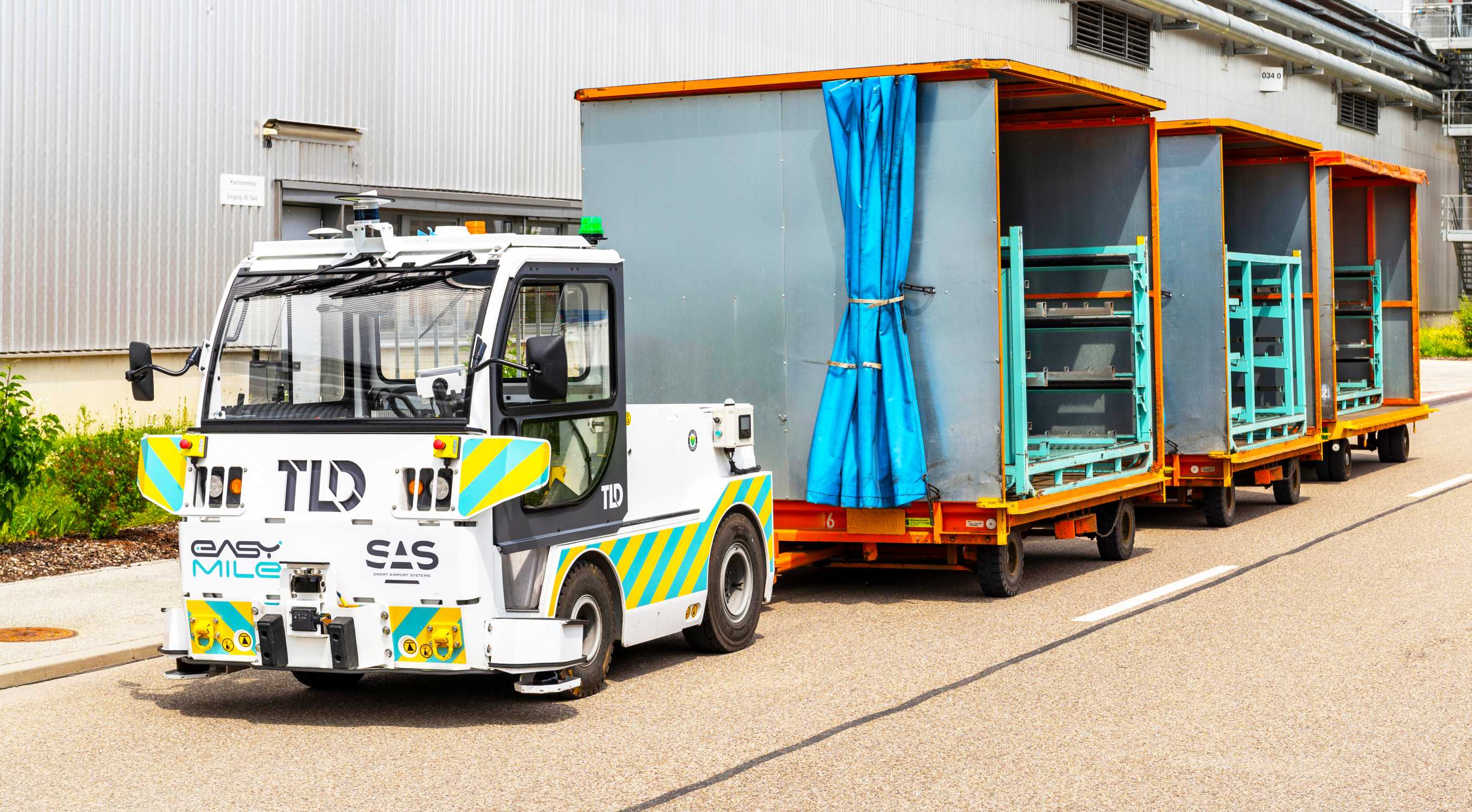 Tracteasy tugger train from the French manufacturer Easymile (09/2021)