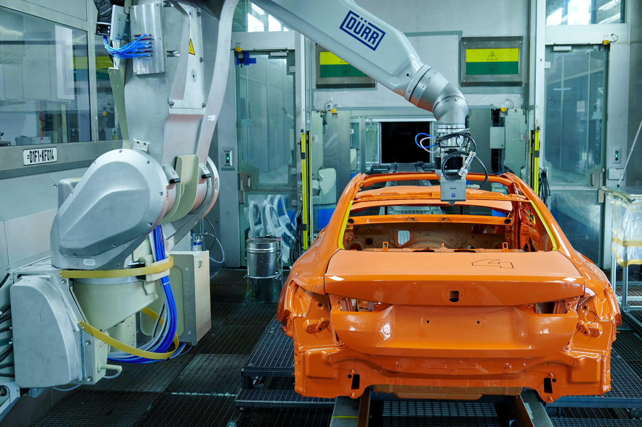 BMW Group Plant Dingolfing pilots new paint process. Overspray-free ...