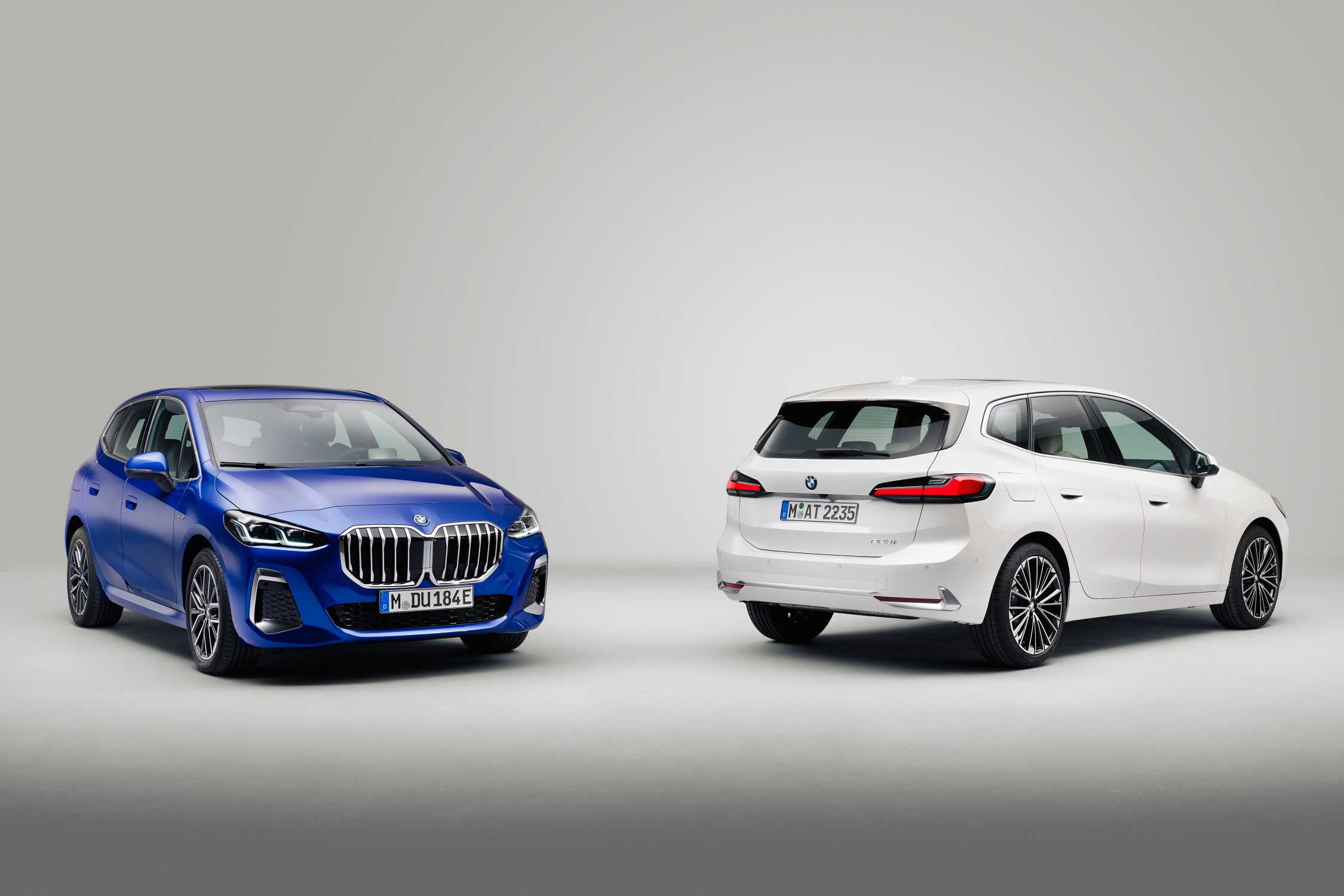 Der neue BMW 223i Active Tourer und der neue BMW 230e xDrive Active ...