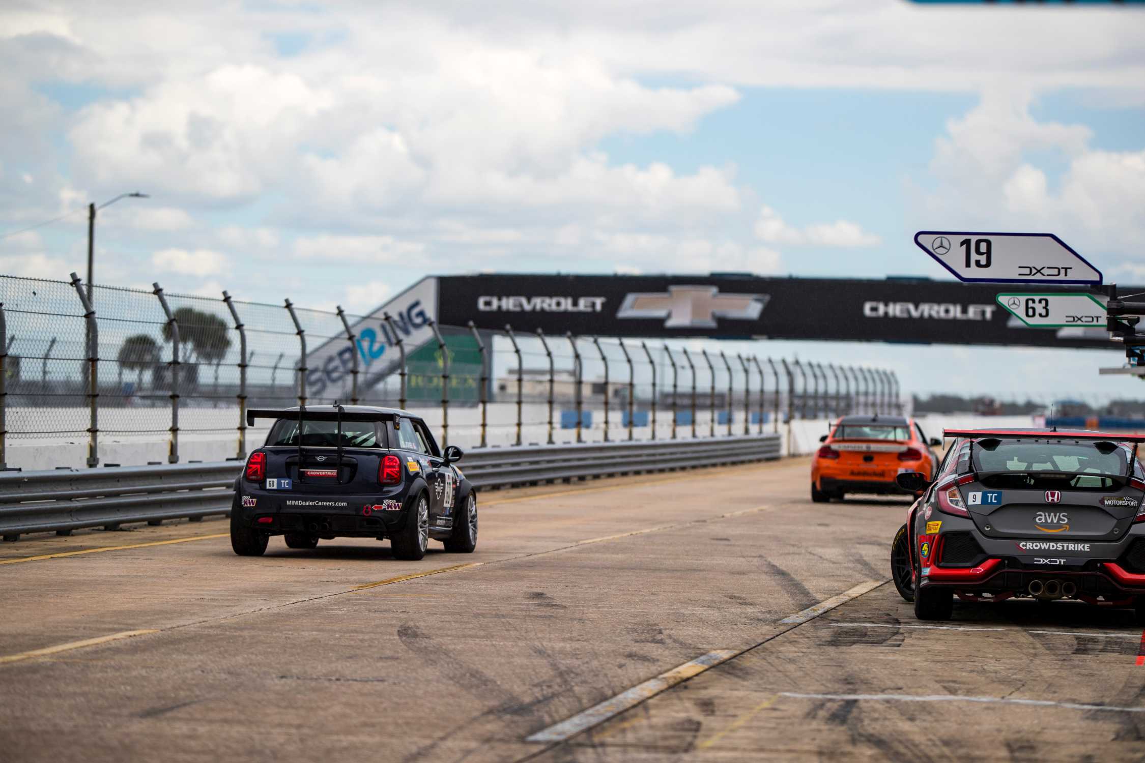 MINI MOTORSPORTS HERITAGE SHOWS UNDERDOG SPIRIT AND DOMINANCE OVER BUSY ...