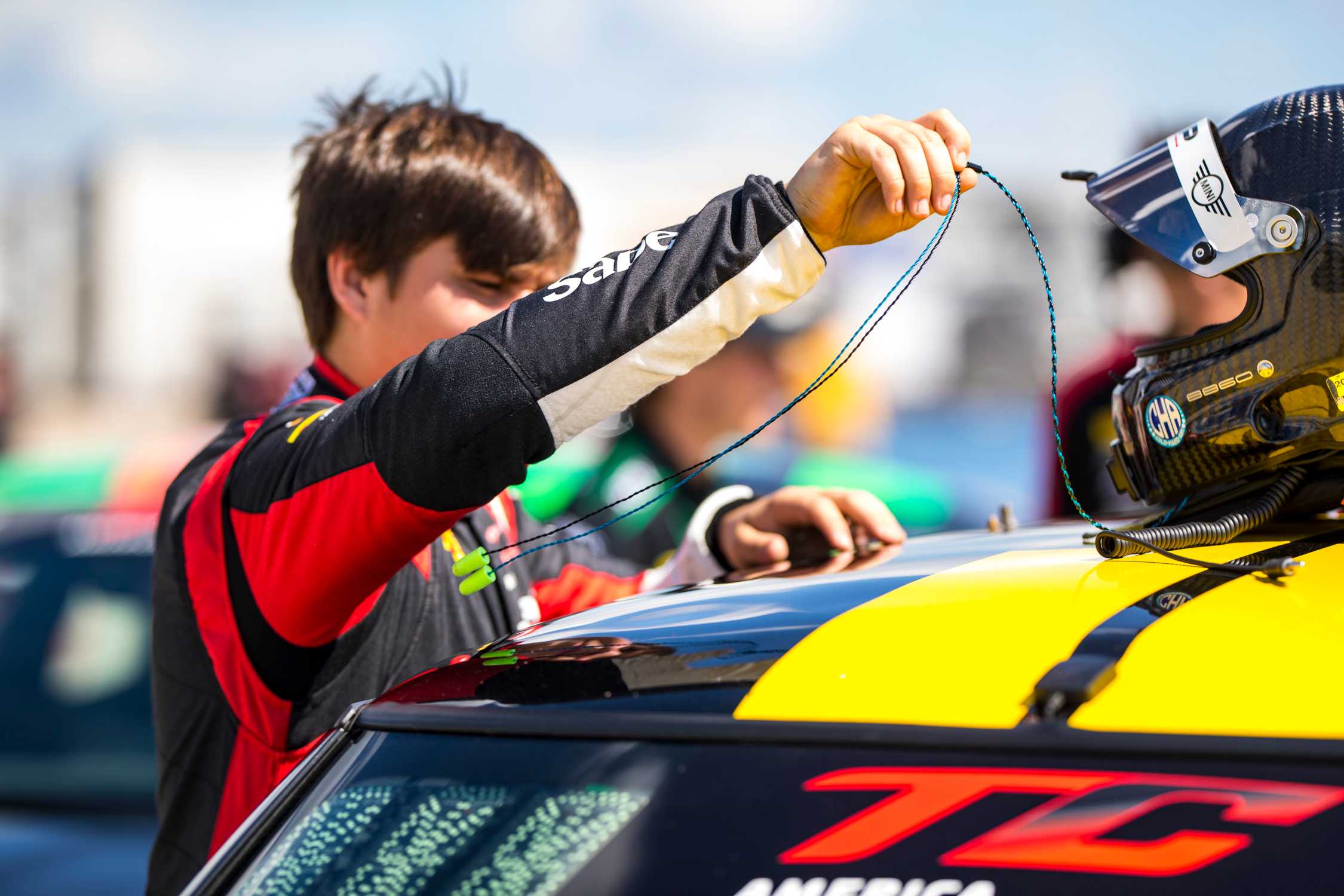 MINI MOTORSPORTS HERITAGE SHOWS UNDERDOG SPIRIT AND DOMINANCE OVER BUSY ...