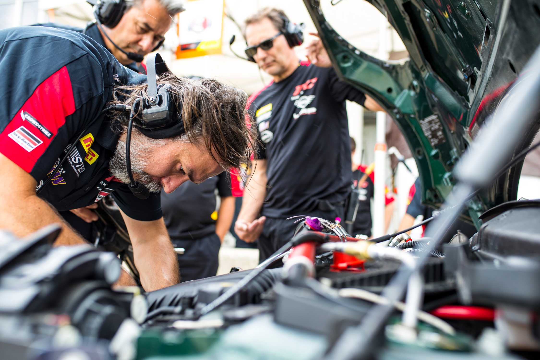 MINI MOTORSPORTS HERITAGE SHOWS UNDERDOG SPIRIT AND DOMINANCE OVER BUSY ...