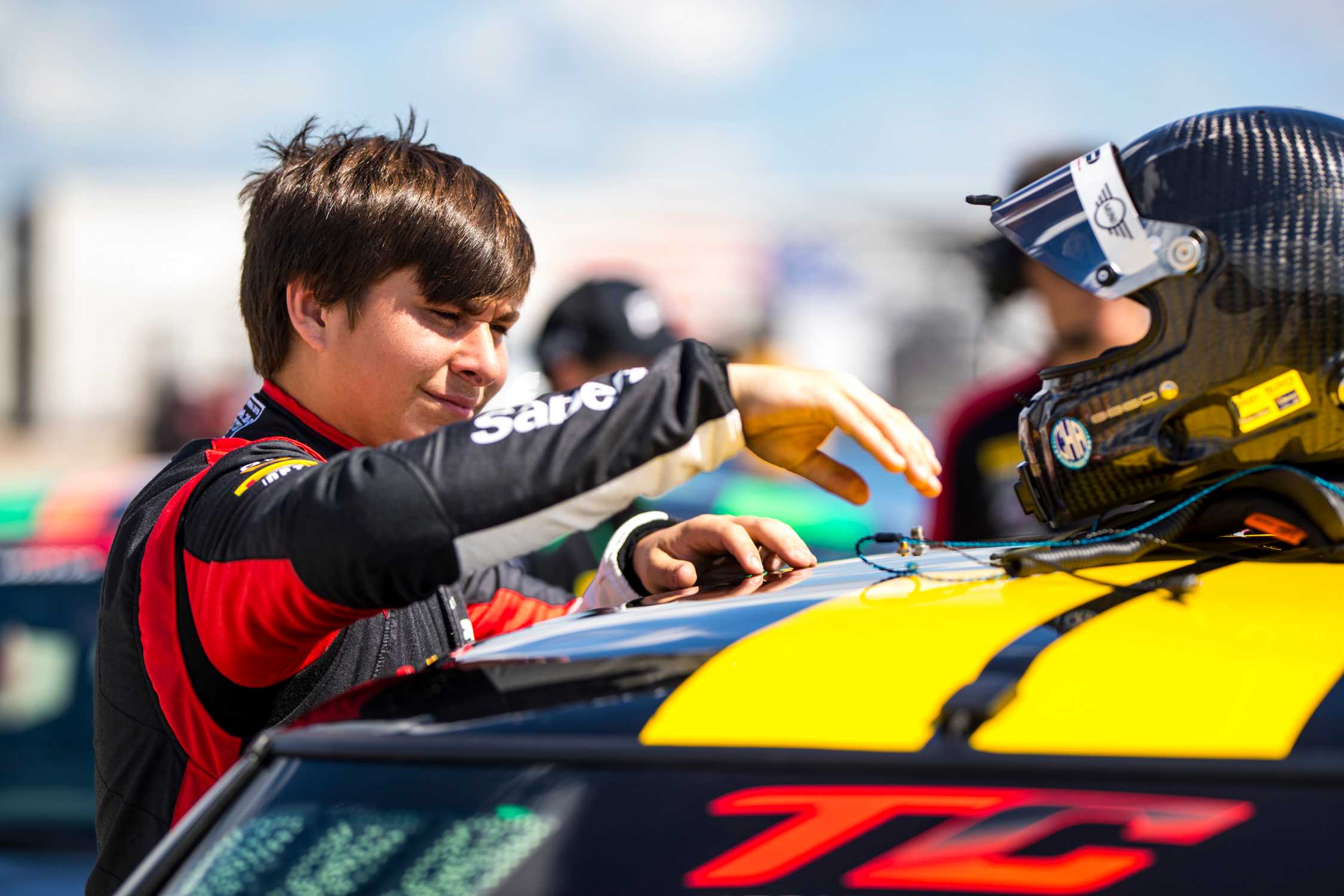 MINI MOTORSPORTS HERITAGE SHOWS UNDERDOG SPIRIT AND DOMINANCE OVER BUSY ...