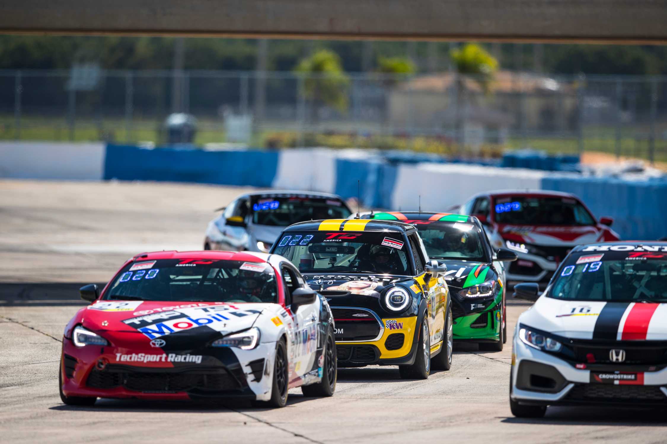 MINI MOTORSPORTS HERITAGE SHOWS UNDERDOG SPIRIT AND DOMINANCE OVER BUSY ...