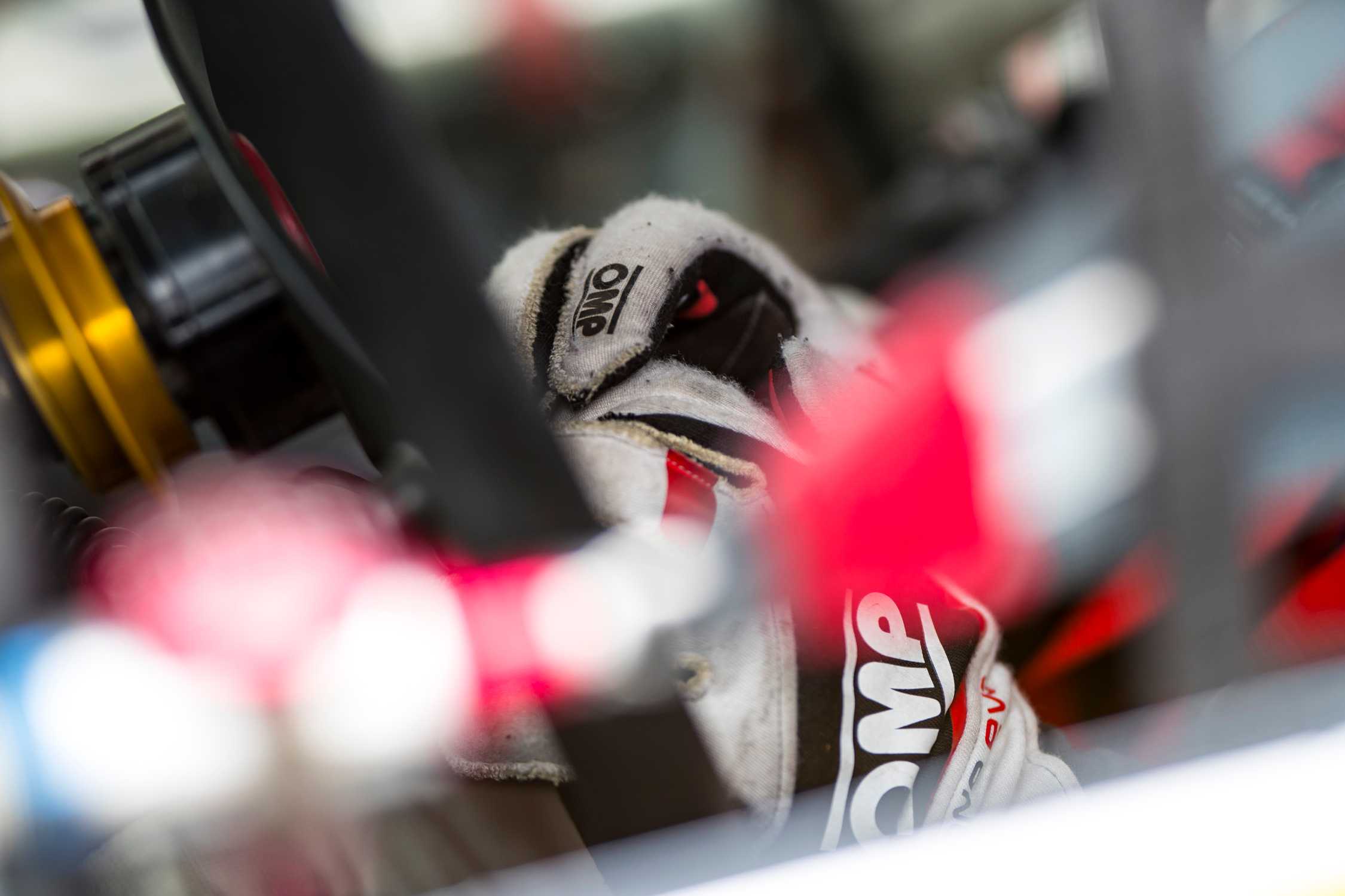 MINI MOTORSPORTS HERITAGE SHOWS UNDERDOG SPIRIT AND DOMINANCE OVER BUSY ...