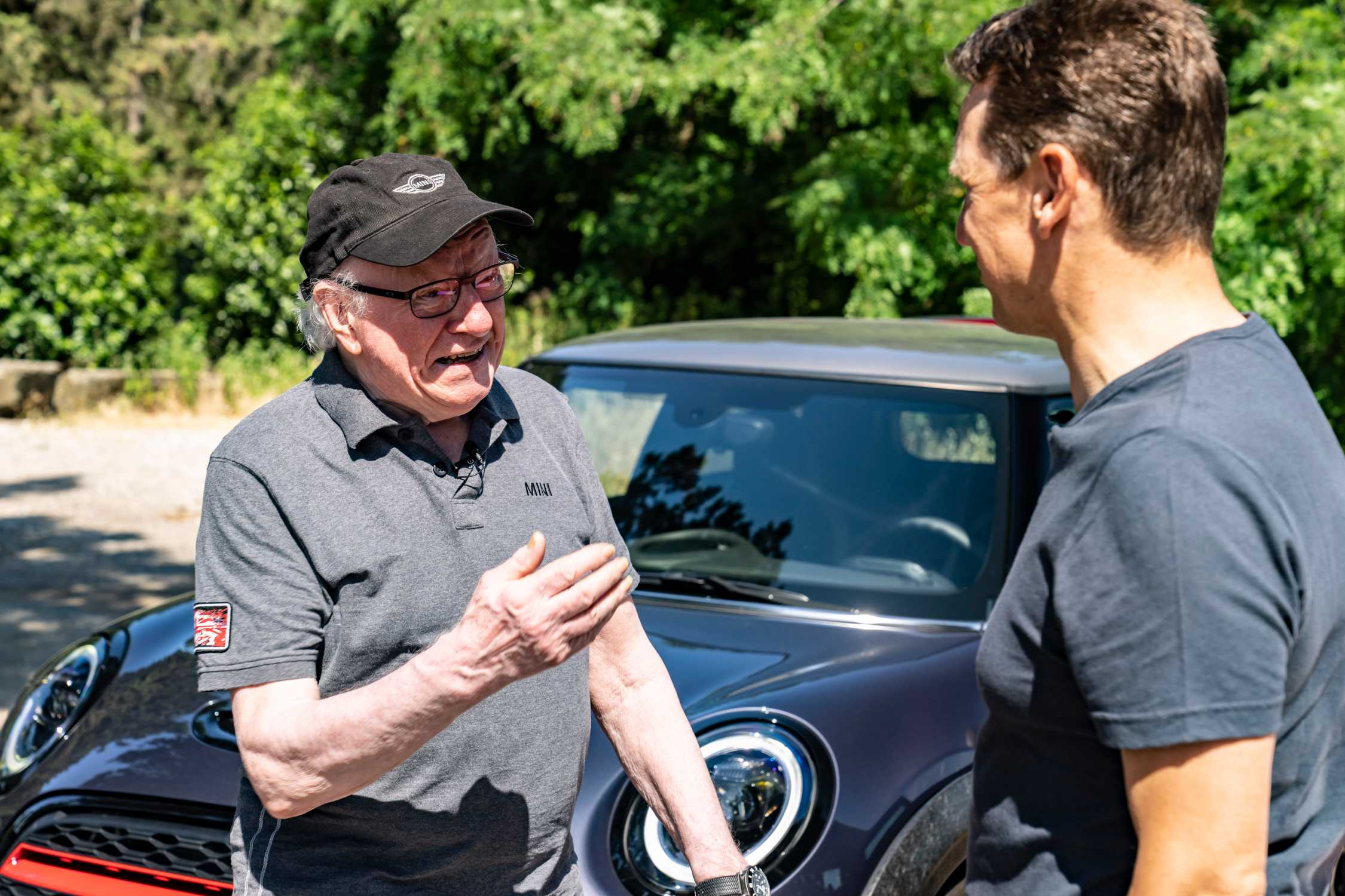 Bernd Körber, Head of MINI talking to Rauno Aaltonen. (11/2021)