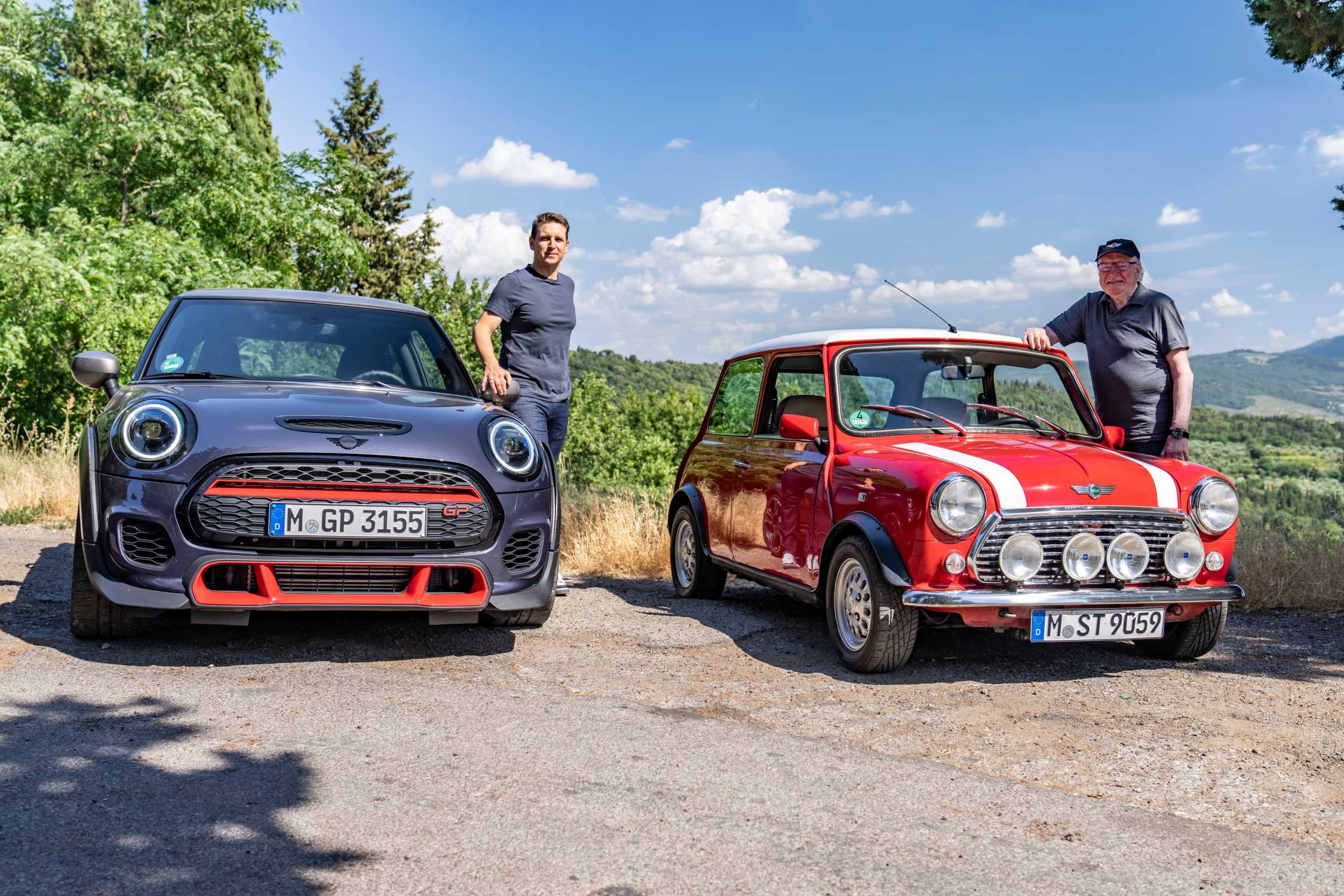 Bernd Körber, Head of MINI talking to Rauno Aaltonen. (11/2021)