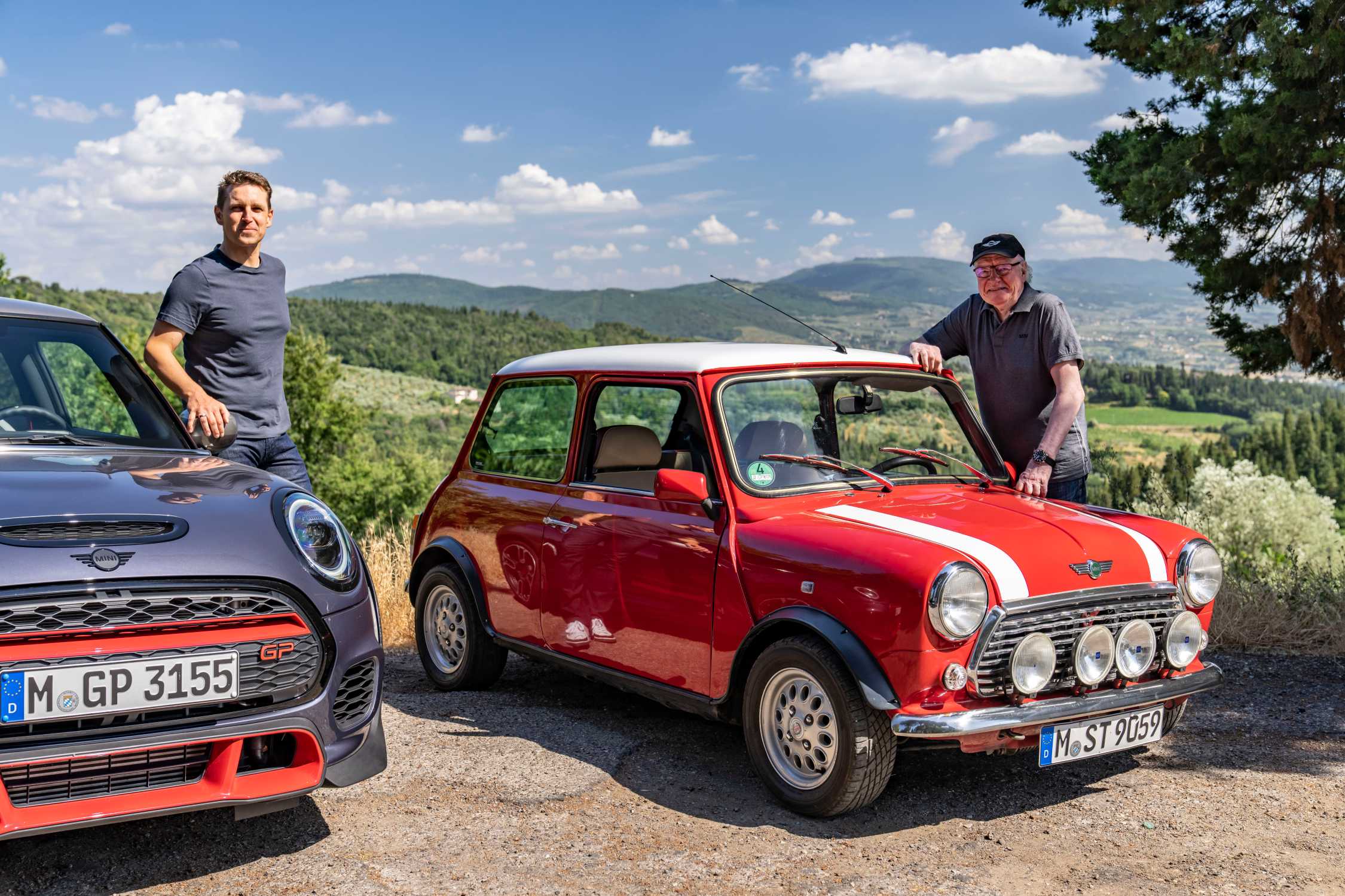 Bernd Körber, Head of MINI talking to Rauno Aaltonen. (11/2021)