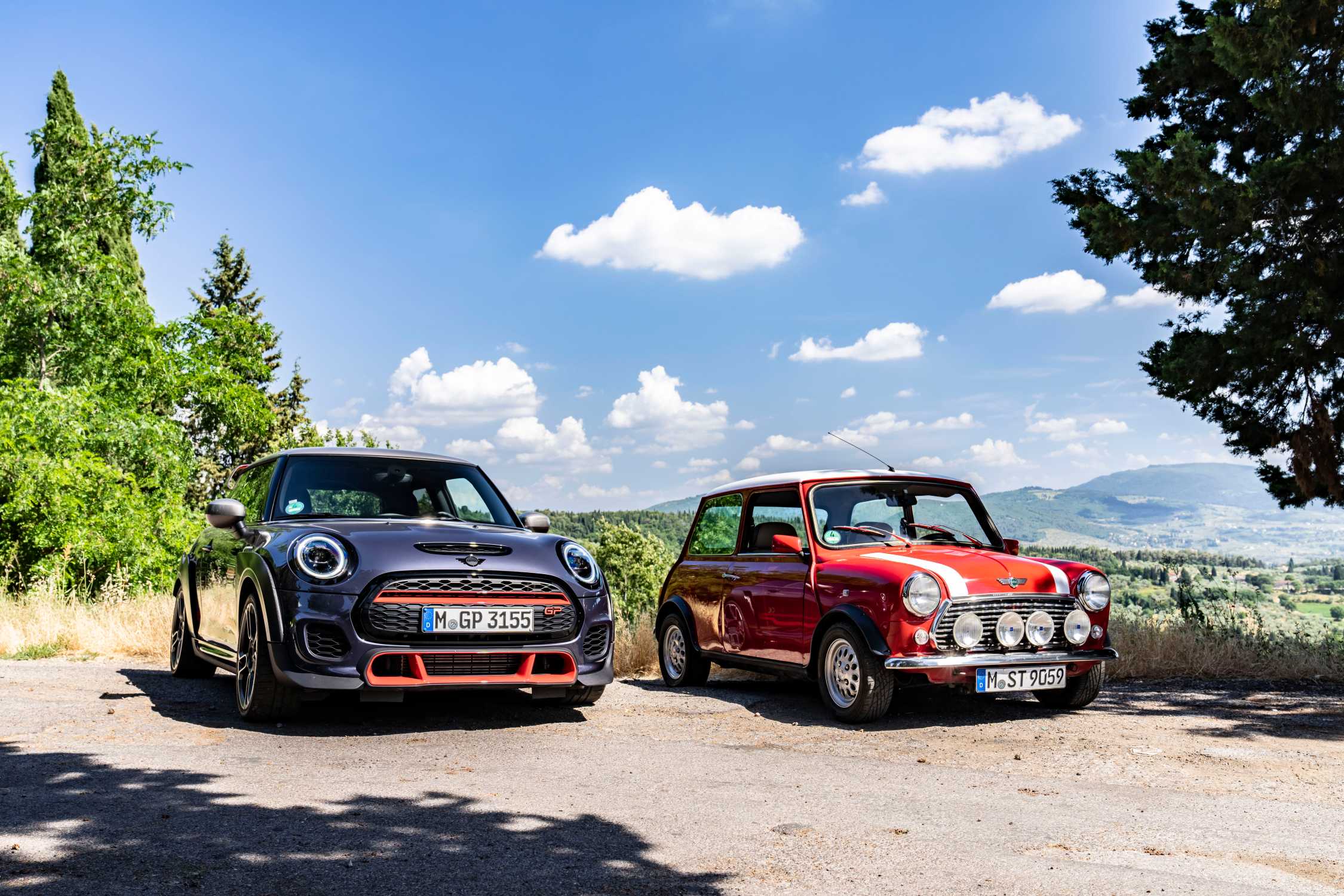 Classic Mini and MINI John Cooper Works GP. (11/2021)