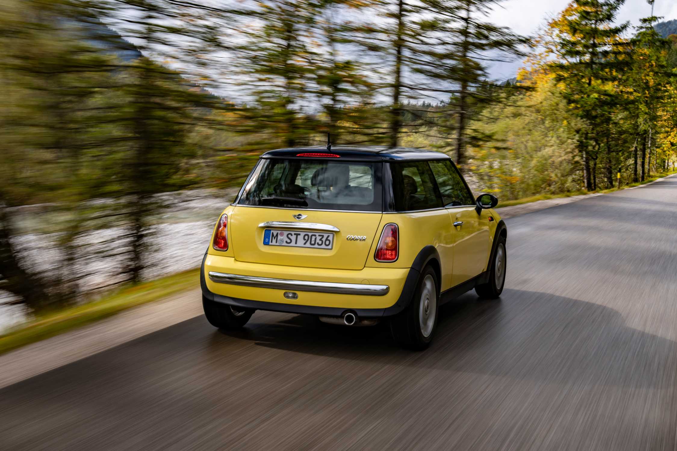 MINI Cooper Generation 2 Mk I (10/2021)