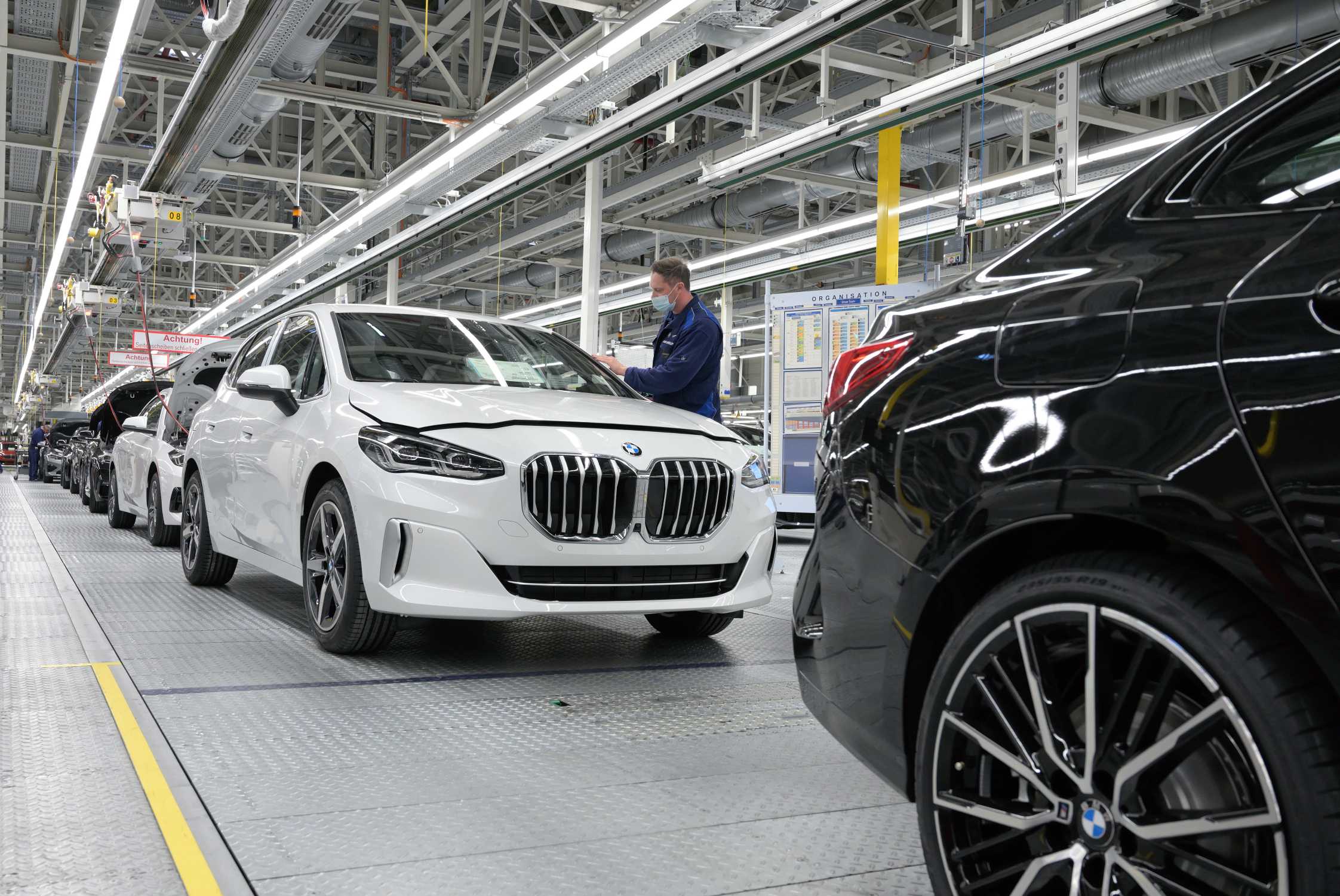Second-generation BMW 2 Series Active Tourer: Final assembly at BMW ...