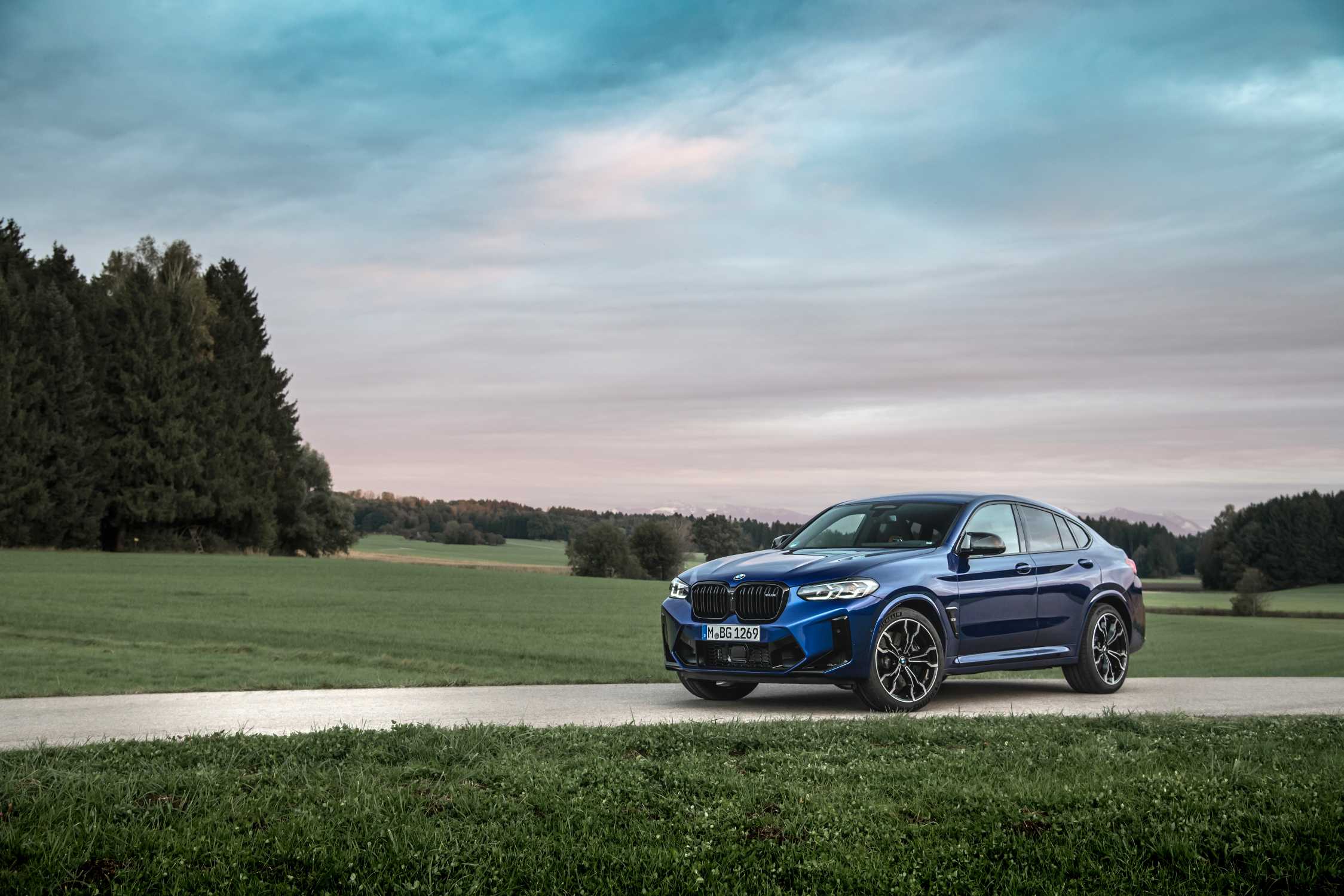 BMW X4M Marina Bay Blue metallic (11/2021).