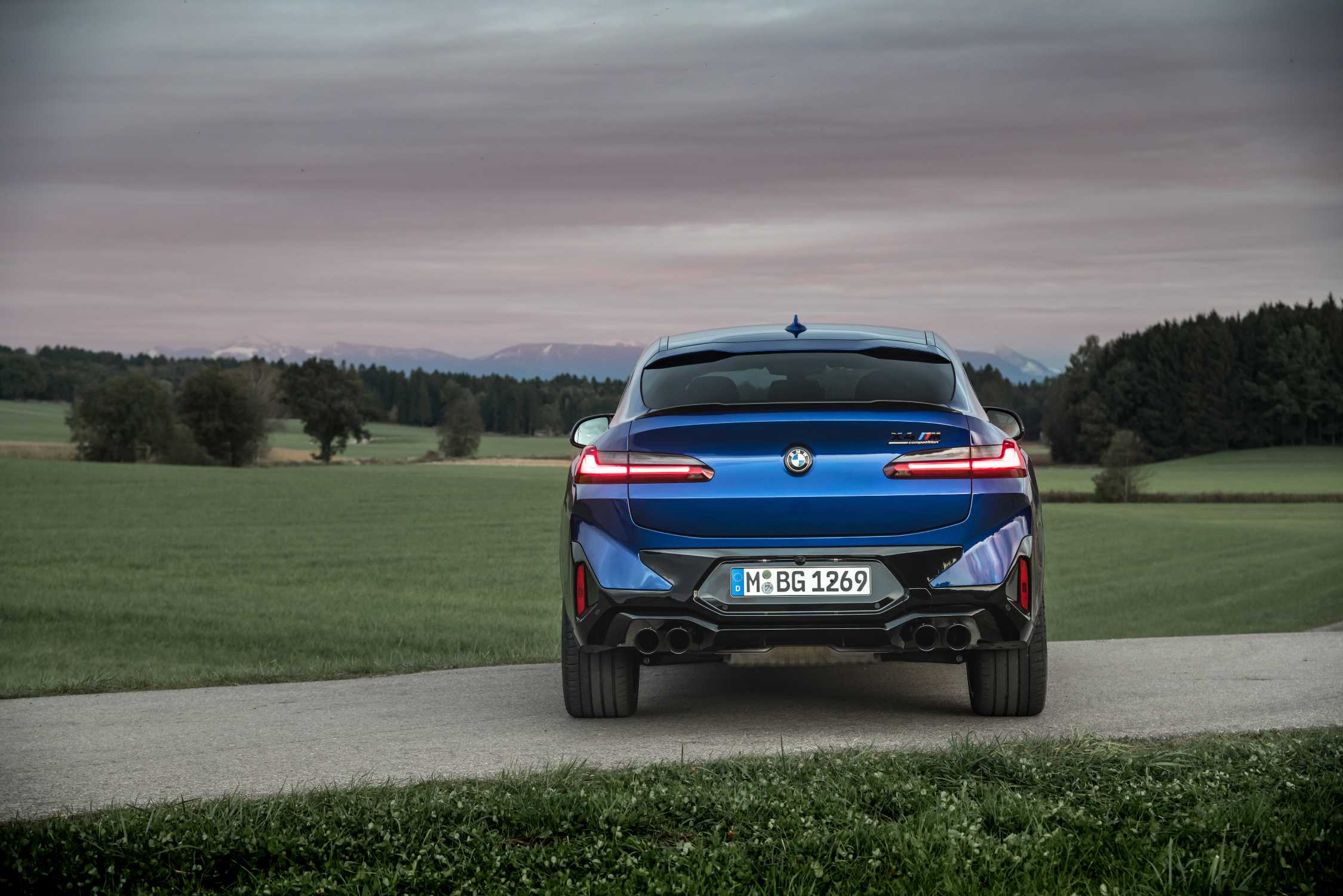 BMW X4M Marina Bay Blue metallic (11/2021).