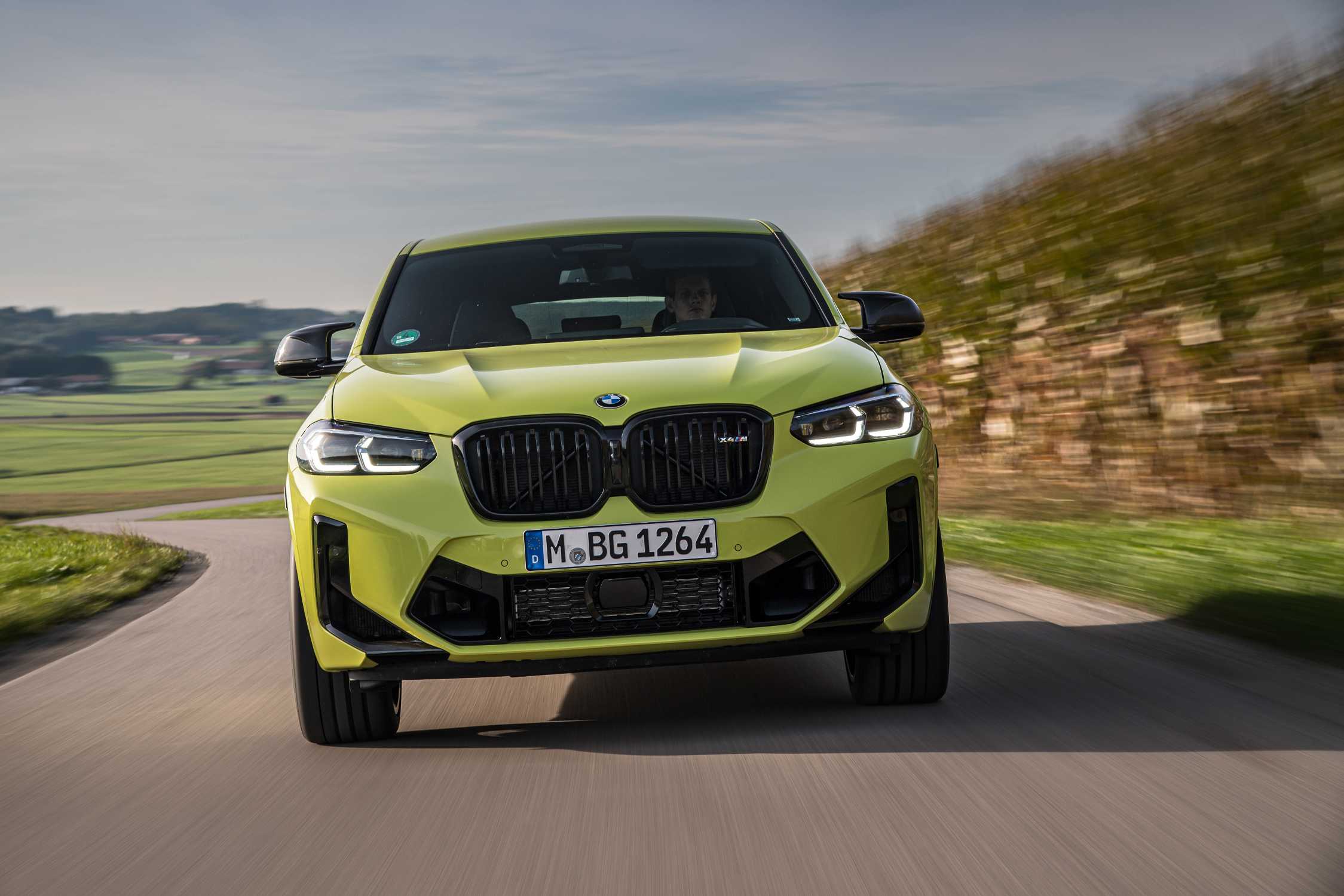 BMW X4M Sao Paulo Yellow (11/2021).