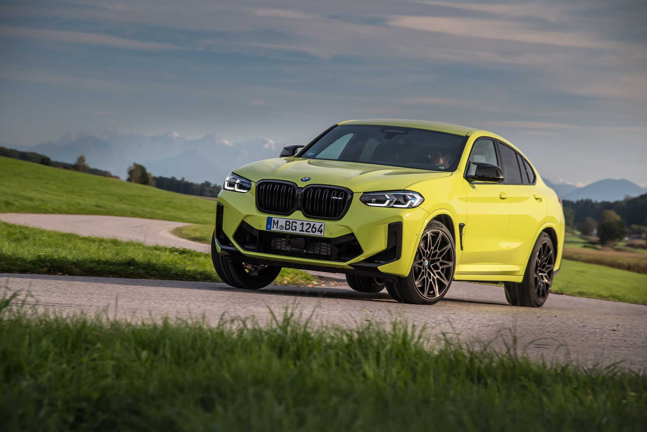 BMW X4M Sao Paulo Yellow (11/2021).