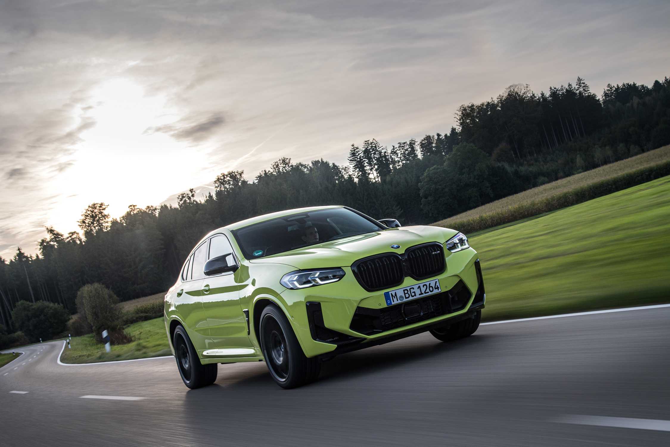 BMW X4M Sao Paulo Yellow (11/2021).