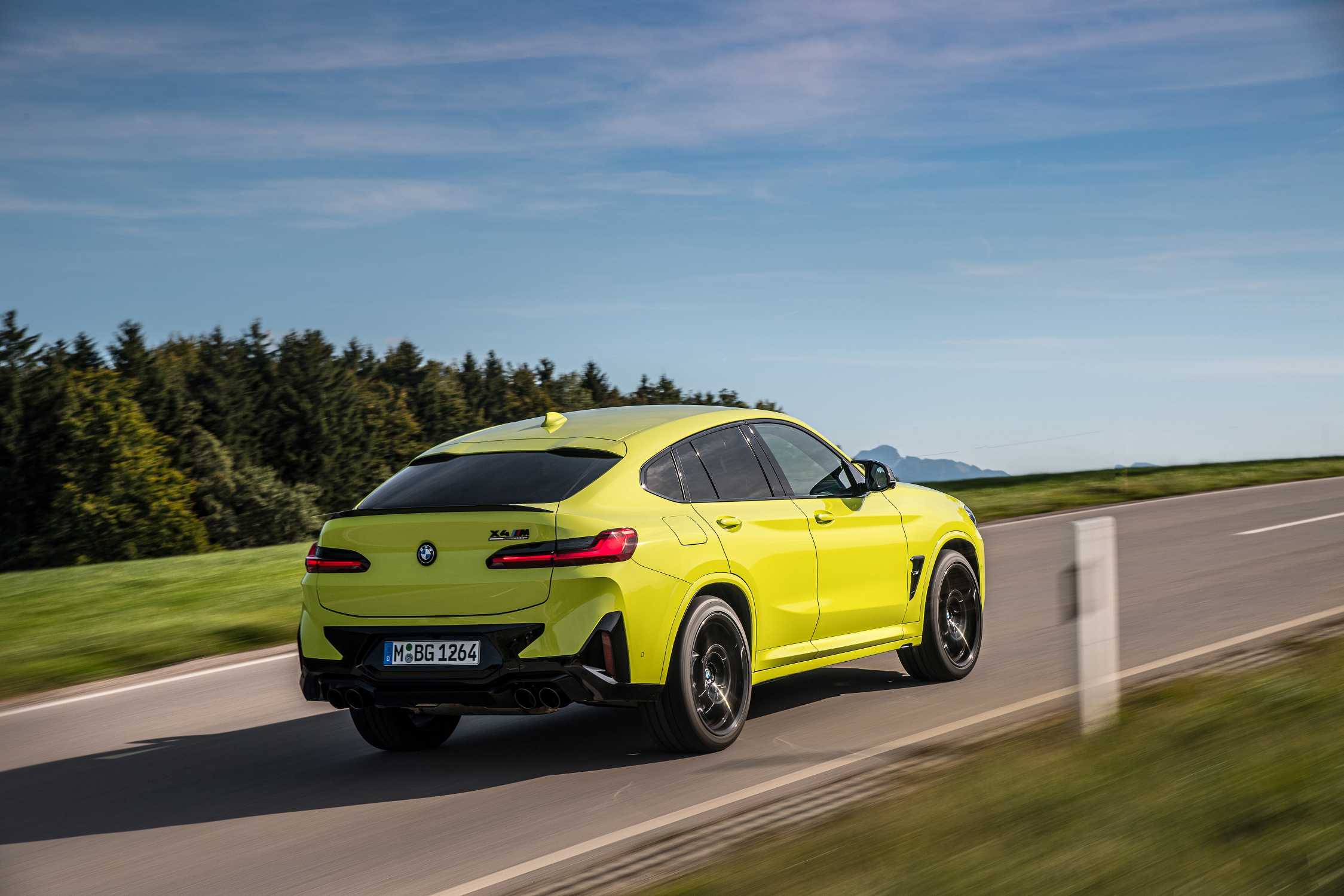 BMW X4M Sao Paulo Yellow (11/2021).