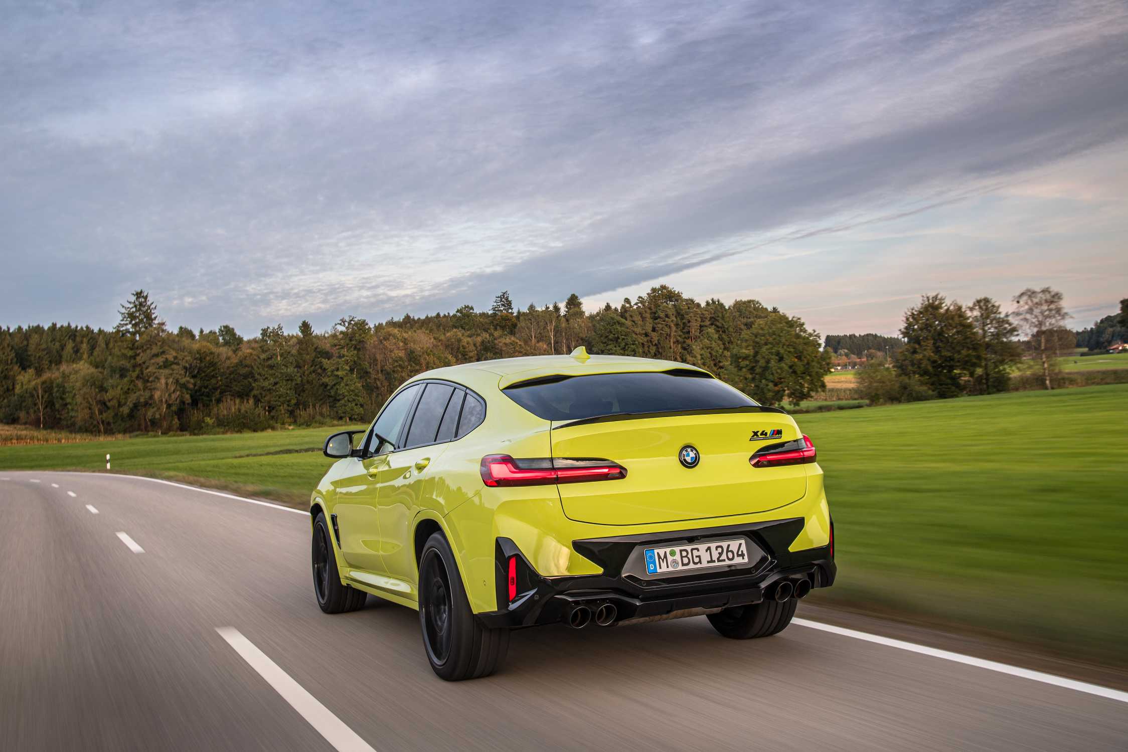 BMW X4M Sao Paulo Yellow (11/2021).