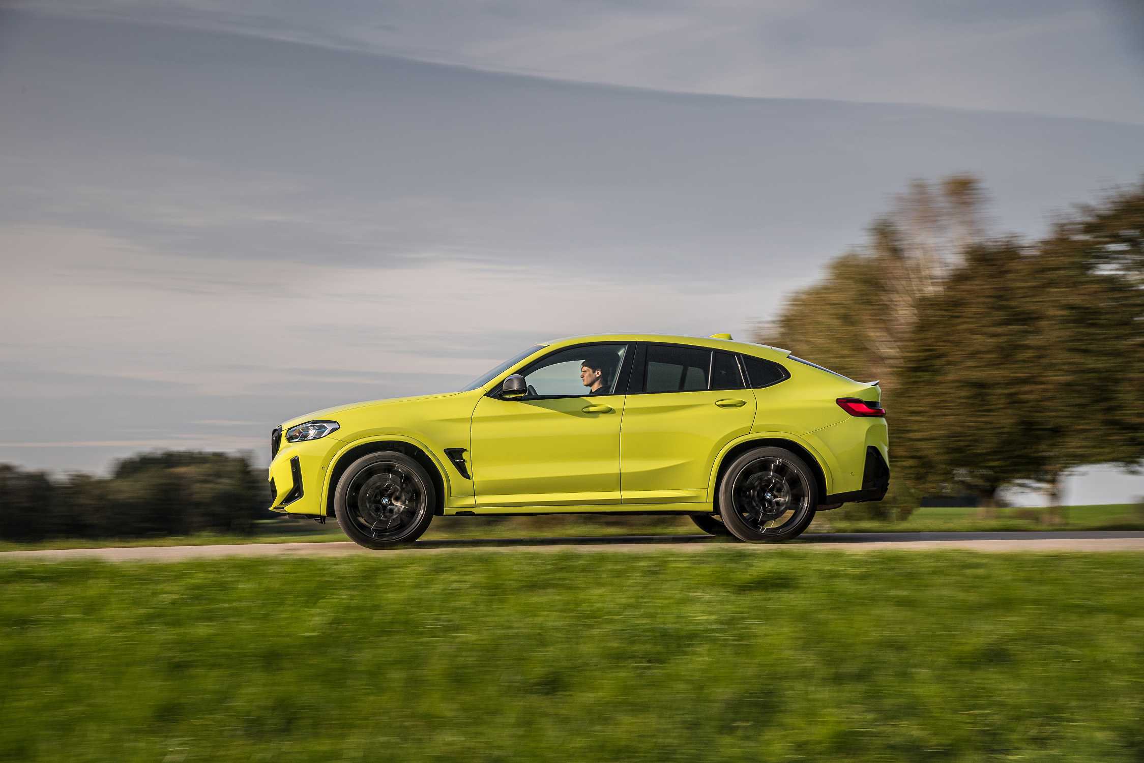 BMW X4M Sao Paulo Yellow (11/2021).