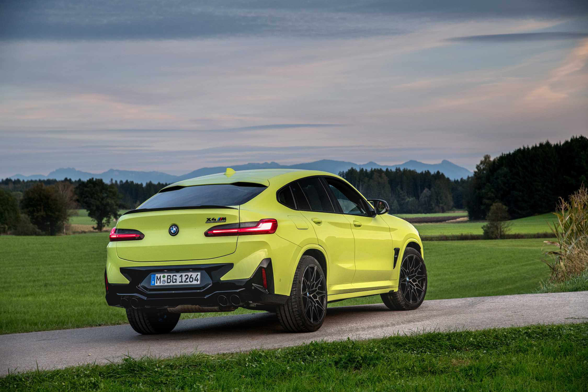 BMW X4M Sao Paulo Yellow (11/2021).