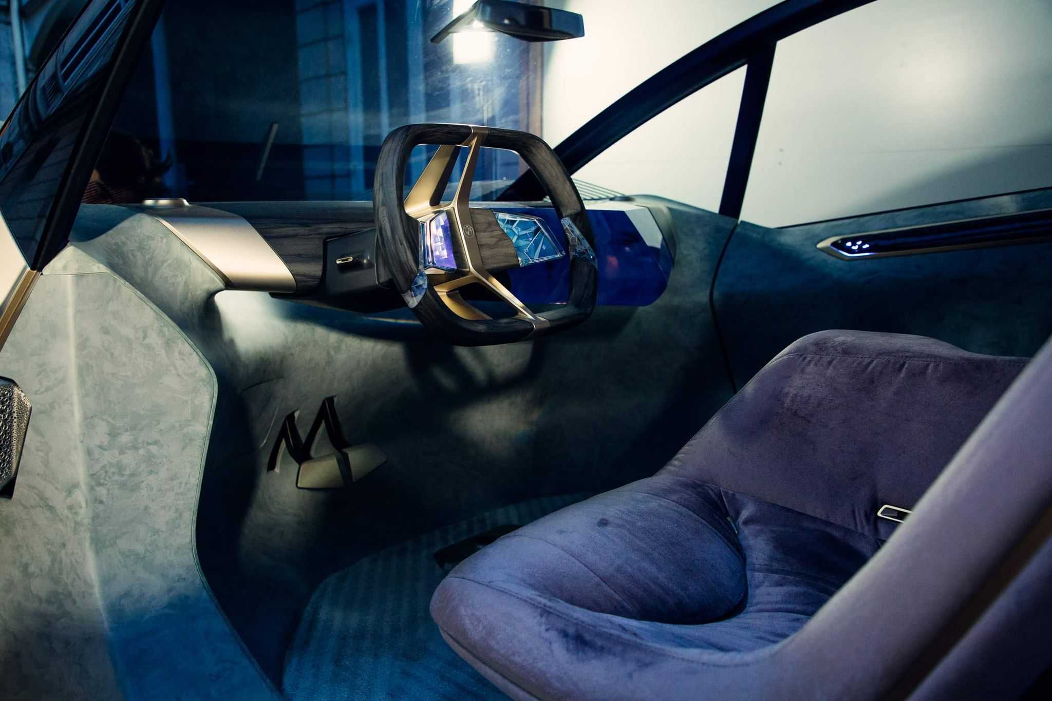 BMW i Vision Circular (11/2021)