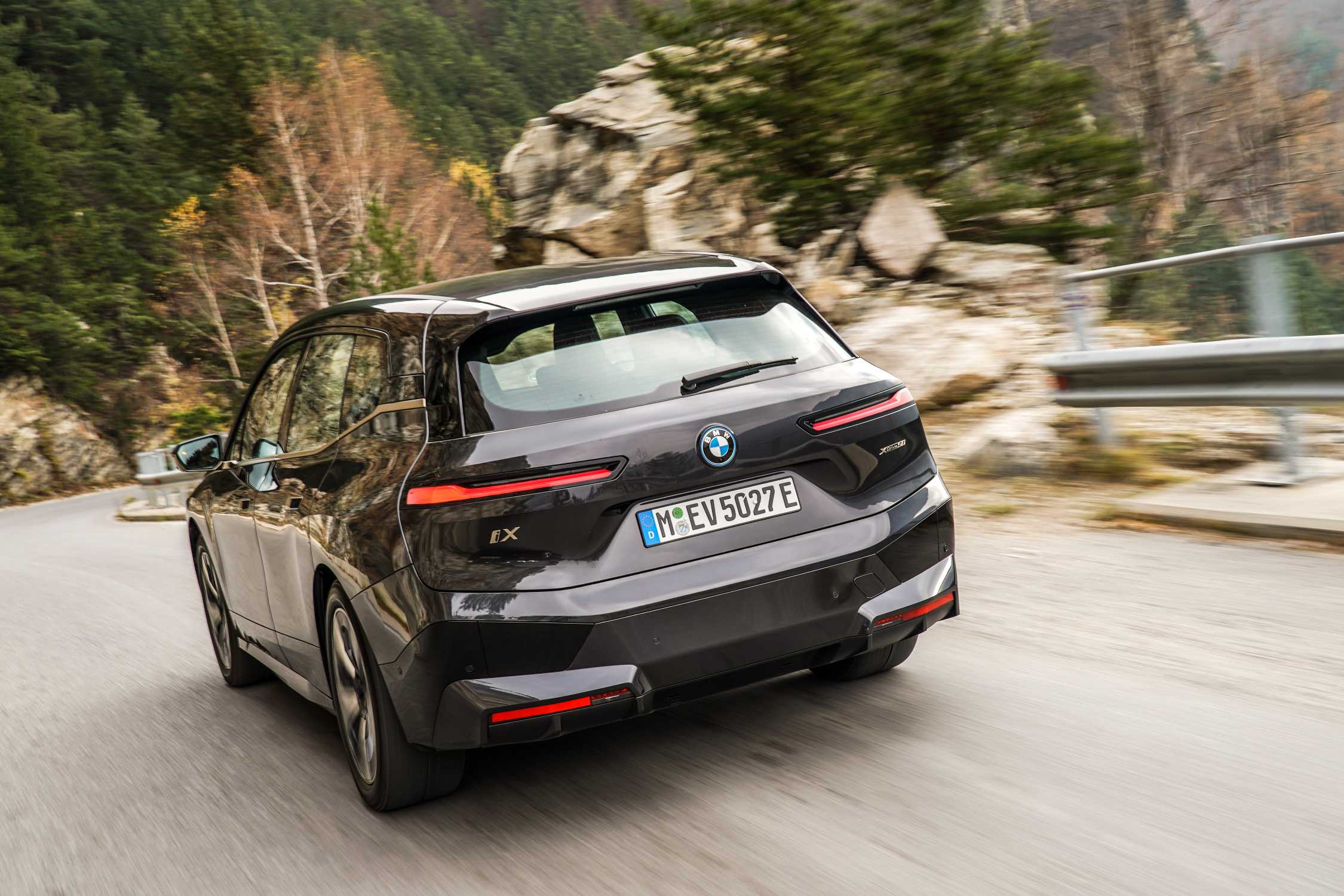 BMW iX xDrive50, on location photos, Bulgaria (11/2021)