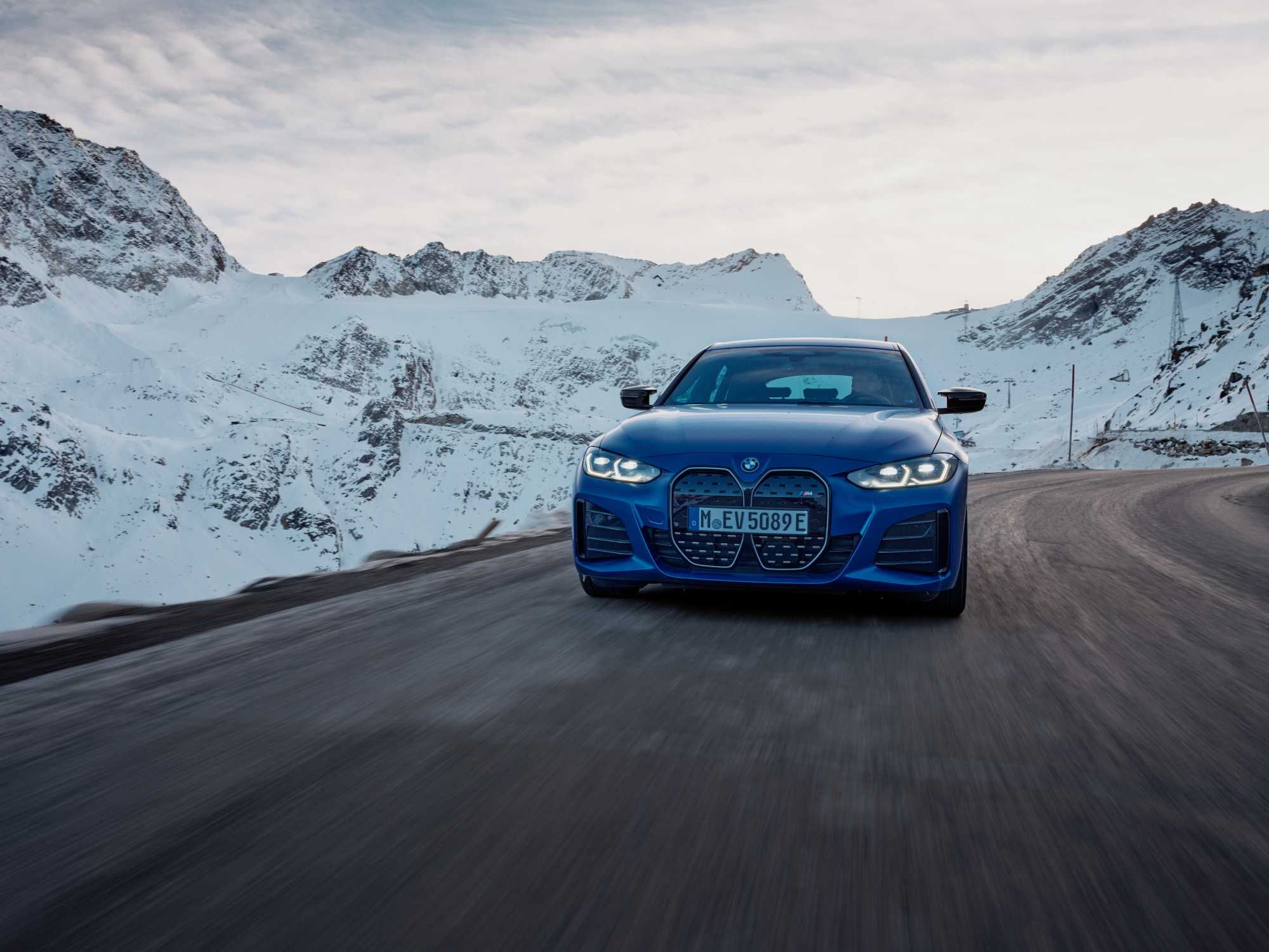 The BMW iX and BMW i4 on Ice and Snow. Sölden, Austria (12/2021).