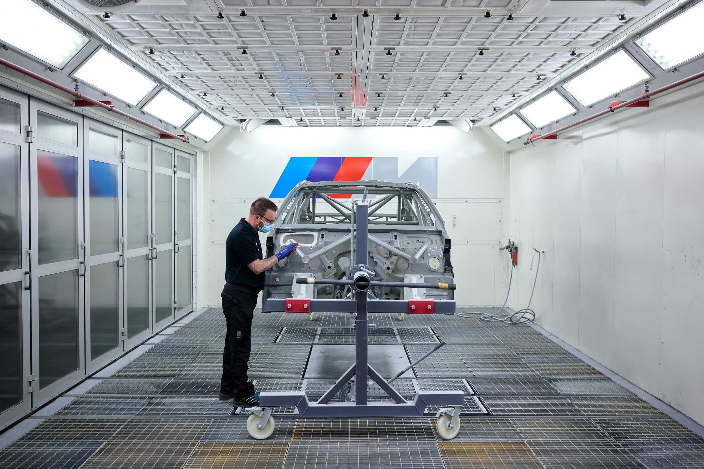 Garching (GER). BMW M Motorsport. Aufbau des neuen BMW M4 GT3.