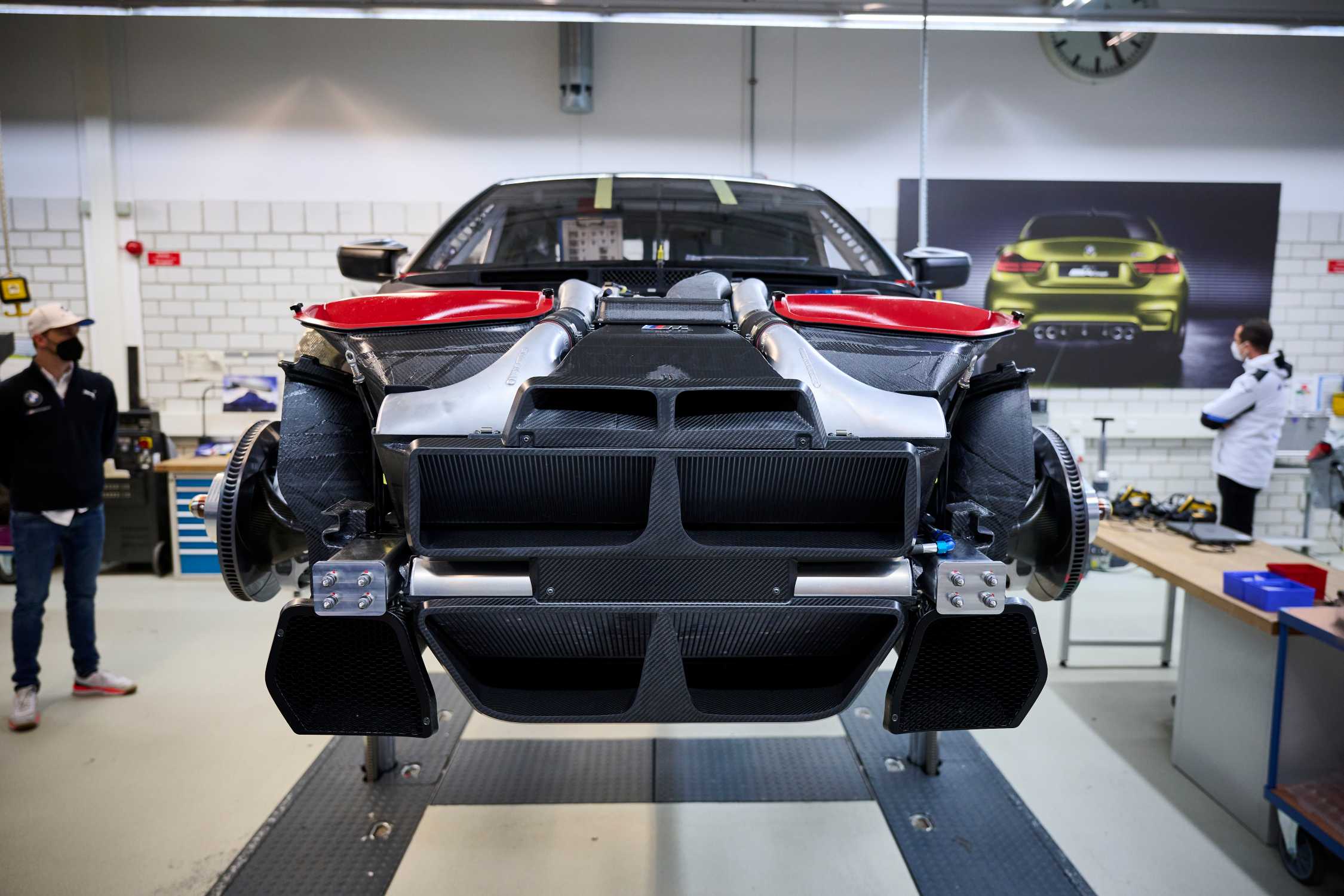 Garching (GER). BMW M Motorsport. Aufbau des neuen BMW M4 GT3.