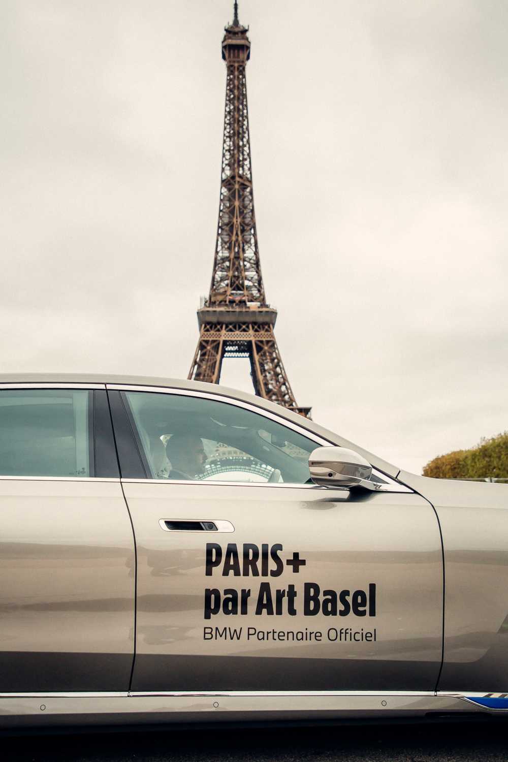 BMW VIP Shuttle Service während der Paris+ par Art Basel in Paris ...