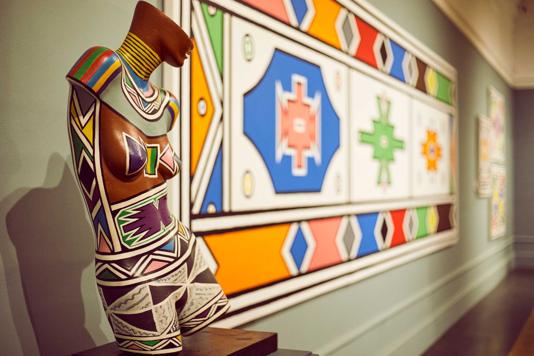 "Then I Knew I Was Good at Painting": Esther Mahlangu. A Retrospective. Ausstellungsansicht ...