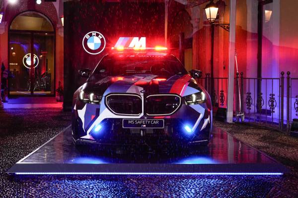 Bmw M Safety Car BMW Safety Car Fleet To Sport Exclusive M Colours At