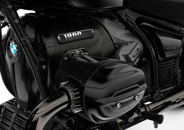 The updated 2025 BMW R 18.