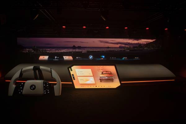 New BMW Panoramic iDrive revolutionises vehicle operation. Visionary ...