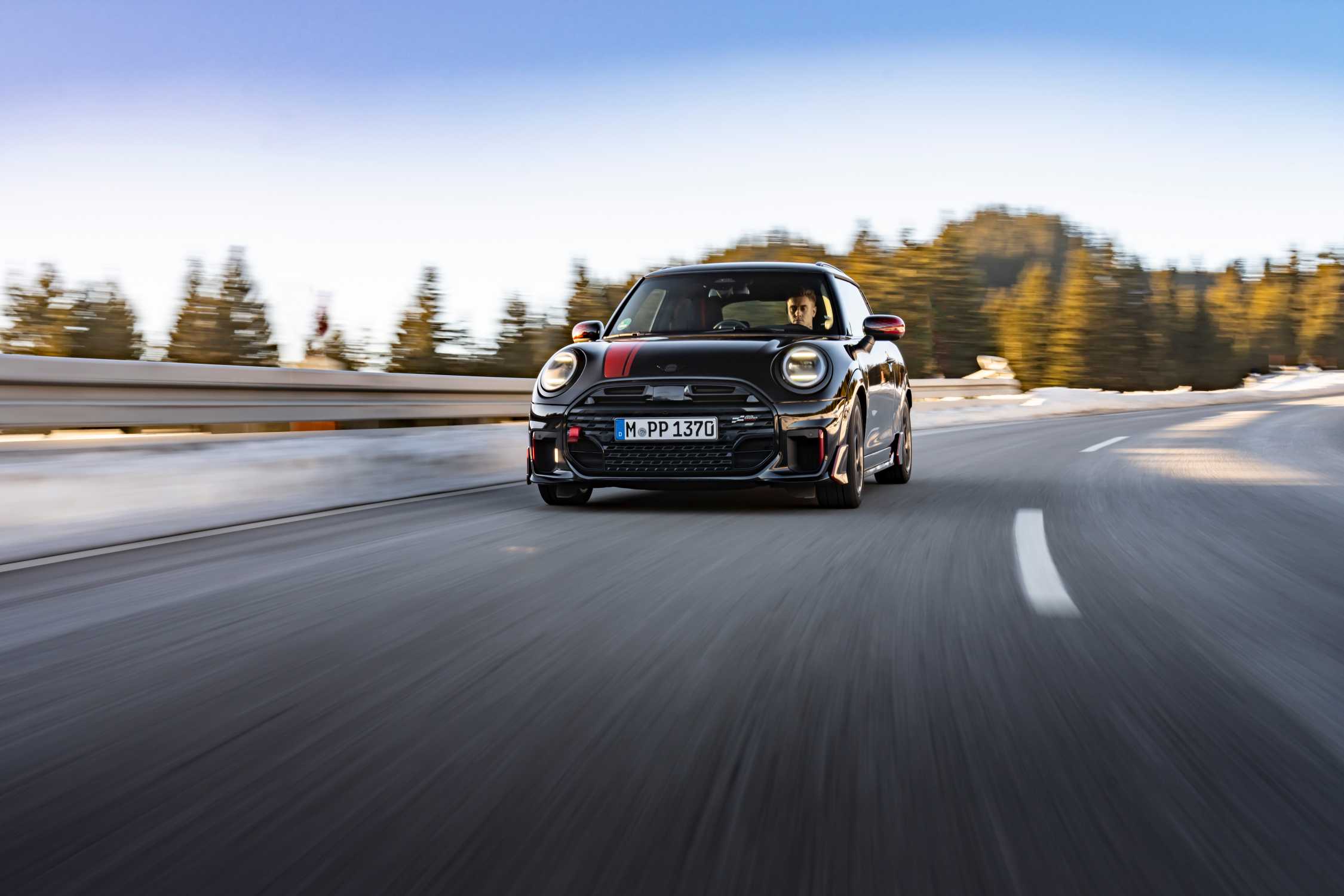 MINI Cooper John Cooper Works (01/2025).