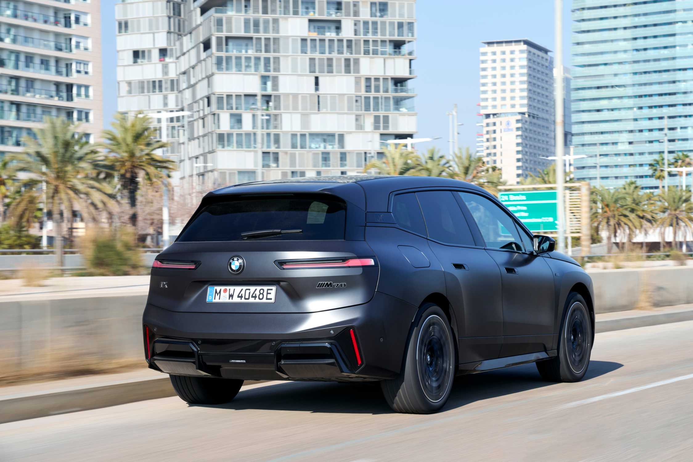 The new BMW iX M70 xDrive - Frozen Deep Grey metallic. (03/2025)