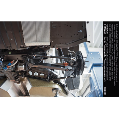 Assembling the BMW 320si WTCC 2006: five-link rear axle with rear-axle ...