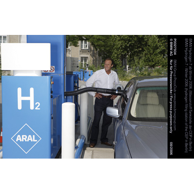 Full presskit: Opening Up a New Era of Mobility. BMW Hydrogen 7.
